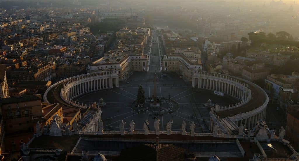 Vatikanführung: Petersdom mit Kuppelbsteigung bei Morgengrauen ...